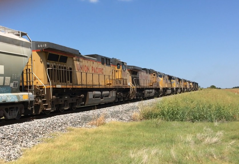 UP 6618 7Aug2016 NB away from Thorndale Road